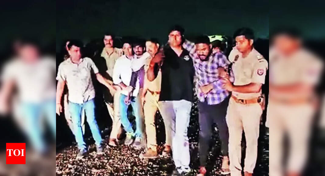 Robbery: Gang of four robs a delivery exec, three held after gunfight ...