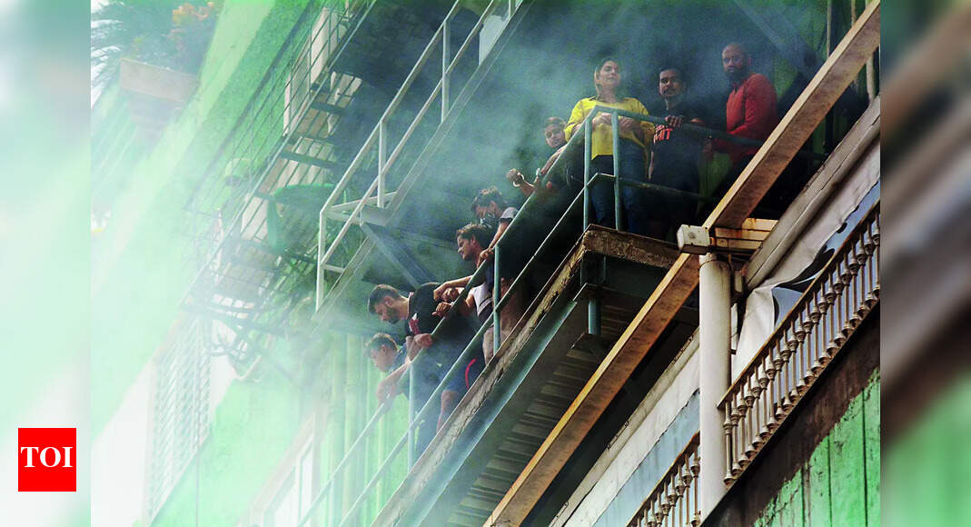 Office-Goers: Office-goers, Eatery Staff Spend Day On Pavement ...