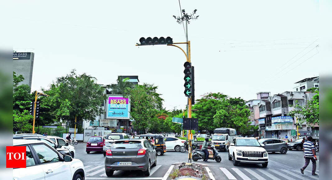 AI-Driven Traffic Signals: Nashik civic body to install 40 AI-driven ...