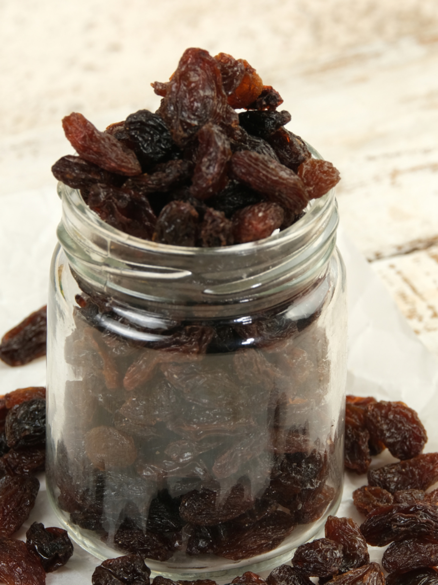 8 reasons to eat 8 soaked Munakka everyday | Times of India