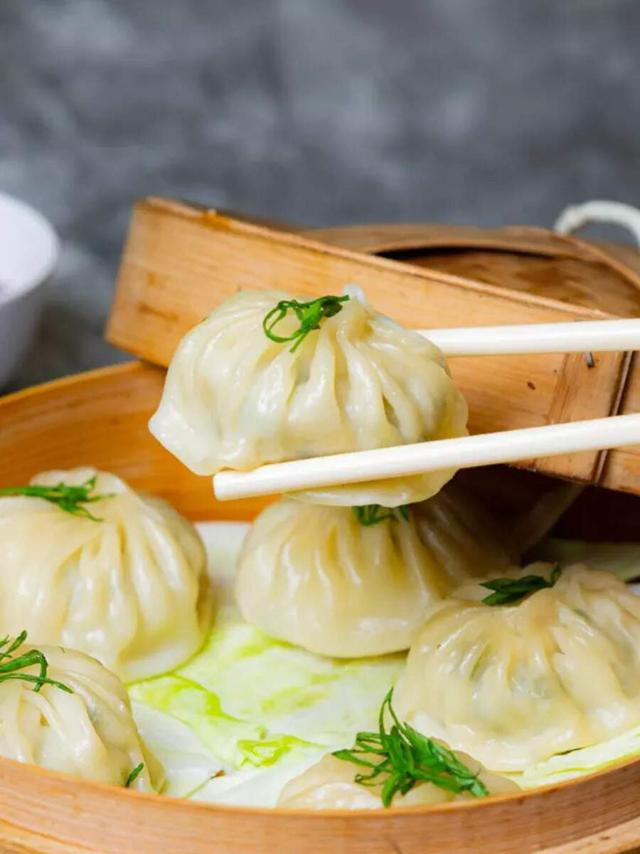 Street Style Steamed Chicken Momos To Satisfy Your Weekend Cravings ...