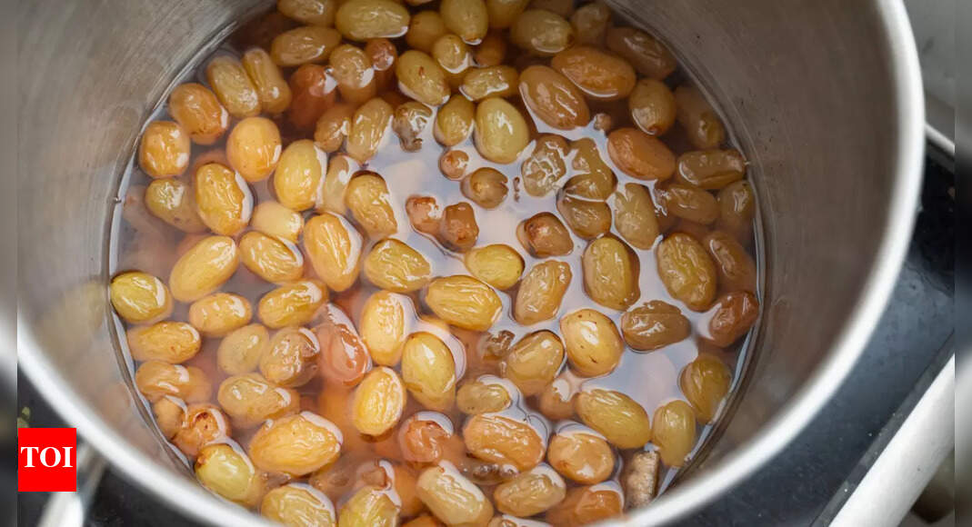 Raisin Water Benefits: What is Raisin Water how to make it and its ...