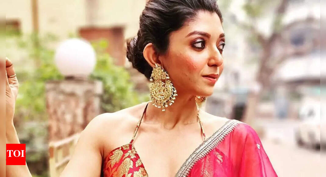 Devlina Kumar shows off her dancing chops; Shoots for ‘Heeramandi’ song ...