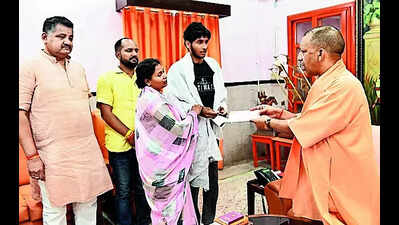 CM Yogi Adityanath extends financial help to families of Kuwait fire ...