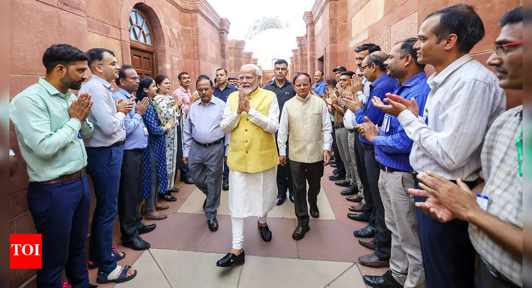 It is NDA govt before Modi sarkar after polls, but for how long ...