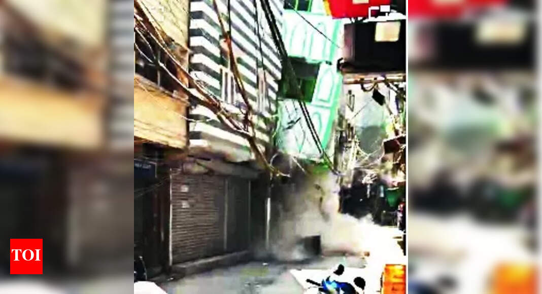 Mosque Collapse: Portion of mosque collapses in Old Delhi, nobody ...