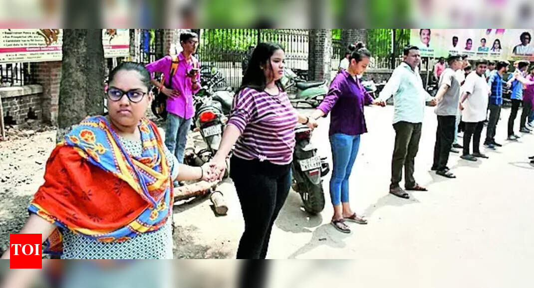 MSU Admission Row: MSU admission row: Students form human chain ...