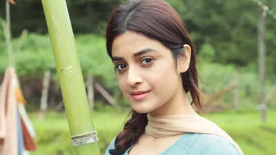 Darshana Banik shares her first look from her next release ‘Surjo’ | Bengali Movie News - Times ...