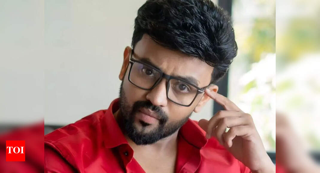 Anchor Azhar joins the cast of 'Ponni' - Times of India