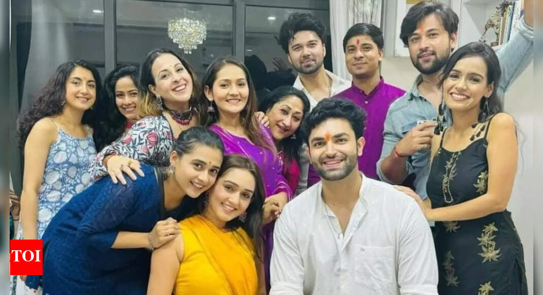 Actor Akash Jagga celebrates with friends as he moves into his new ...