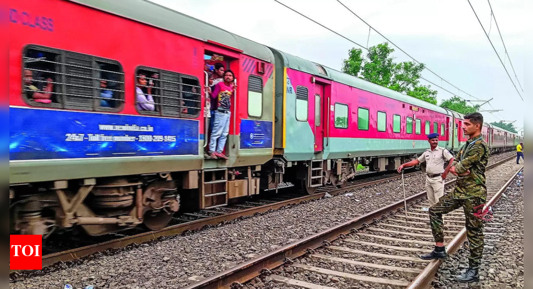 Kanchanjunga Express accident: 900 men defy rain, toil 22 hrs to ...