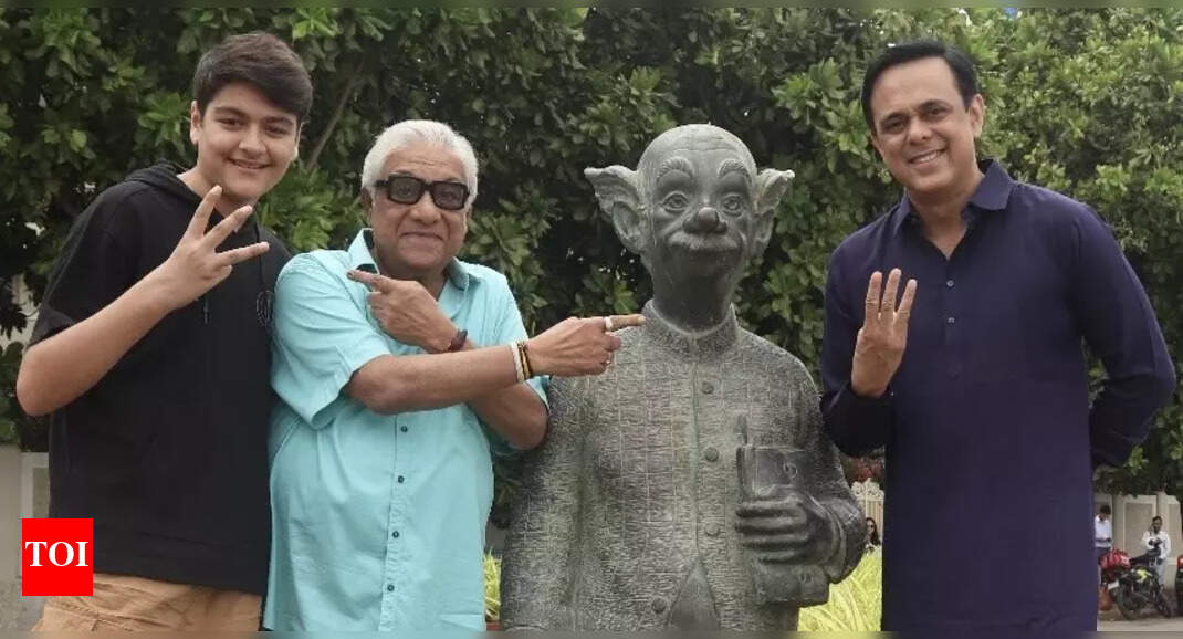 Wagle Ki Duniya: Men from 3 generations of the Wagle family revisit RK ...