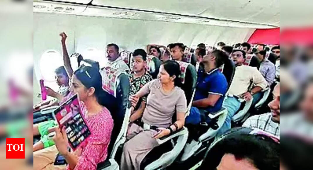 SpiceJet Aircraft: Passengers on SpiceJet Flight Suffer Due to ...