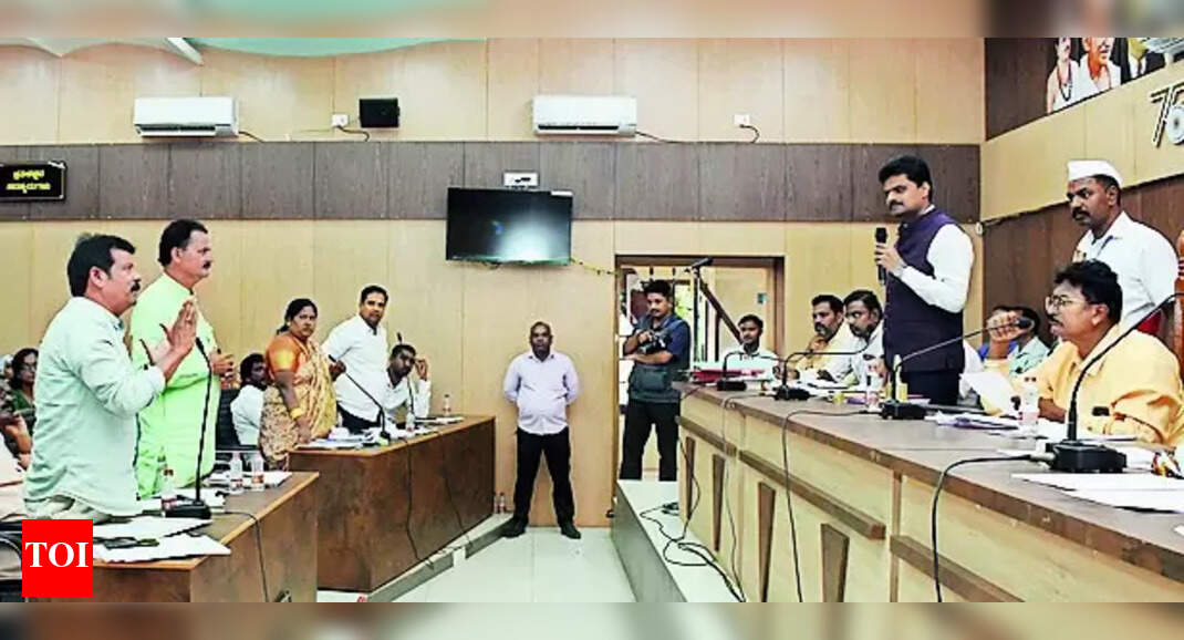 HDMC: HDMC officials come under fire over spike in diseases | Hubballi ...