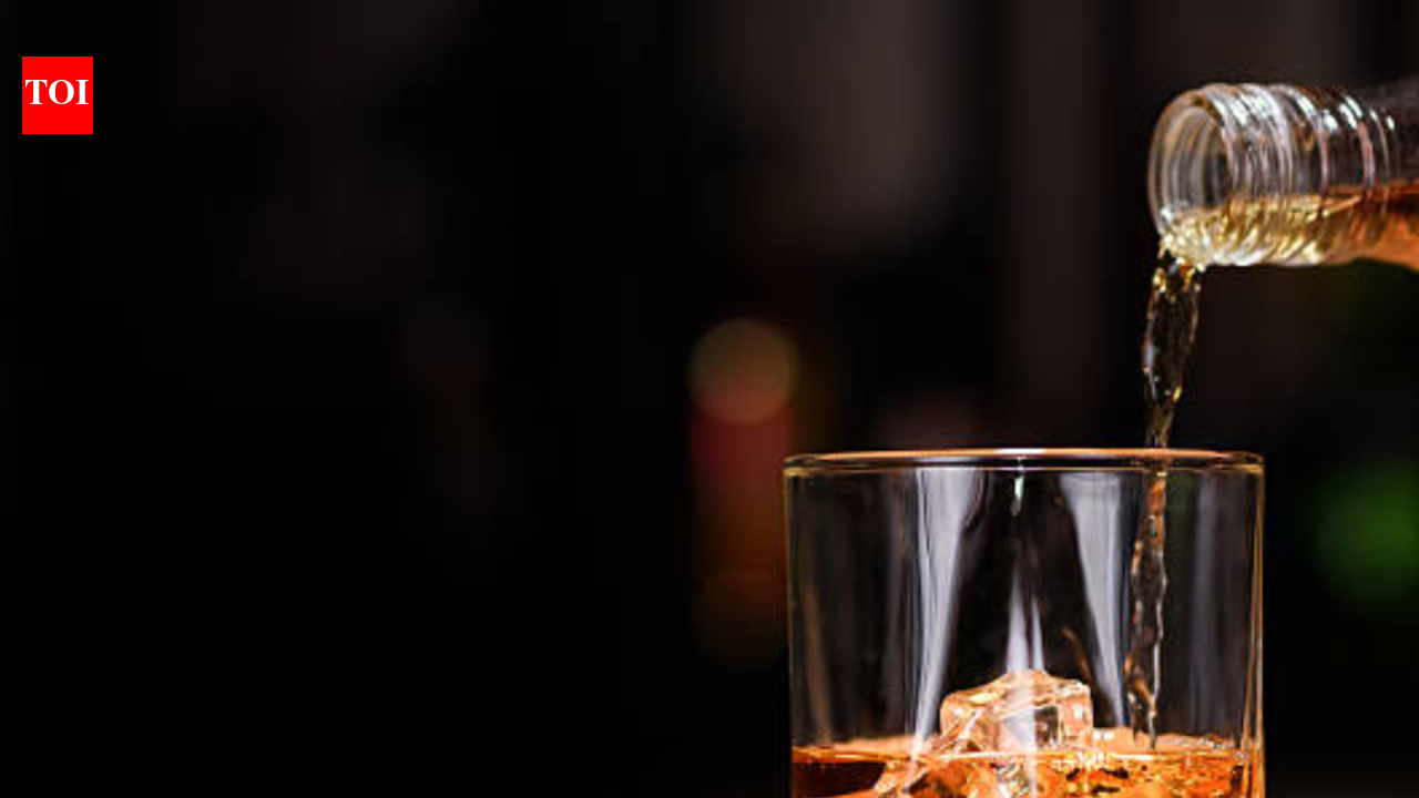 Healthy foods to eat with alcohol to minimize adverse effects