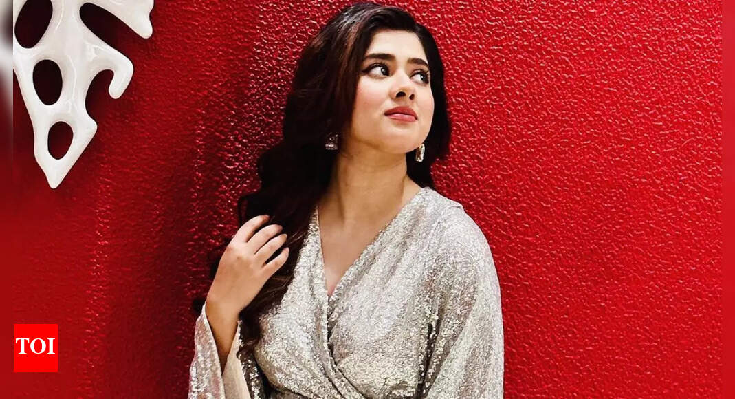 ‘Karunamoyee Rani Rashmoni’ fame Ditipriya Roy goes out for morning ...