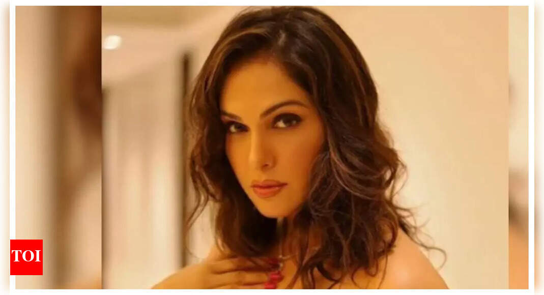 Isha Koppikar Says Romancing Older Actors Was Uncomfortable You