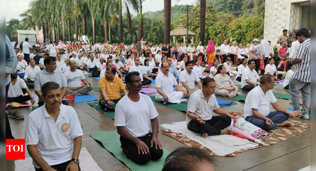 PWD minister participates in International Yoga program in Ulhasnagar ...