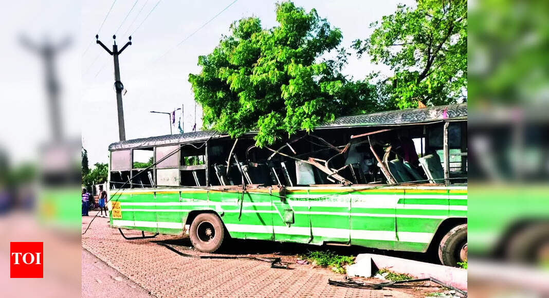 Bus Accident: Bus Accident in Chennai: 1 Killed, 5 Injured after Bus ...