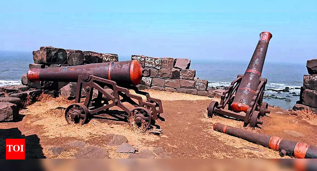 Khanderi Fort: Khanderi Fort declared state-protected monument in ...