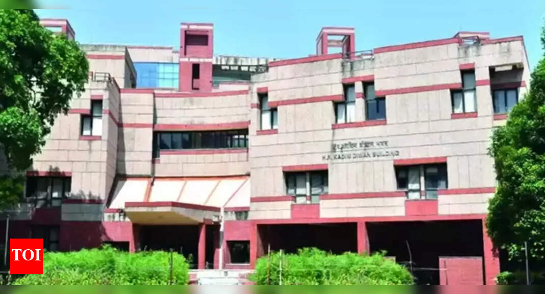 IIT-K Students: IIT-K students get insight into power supply system ...