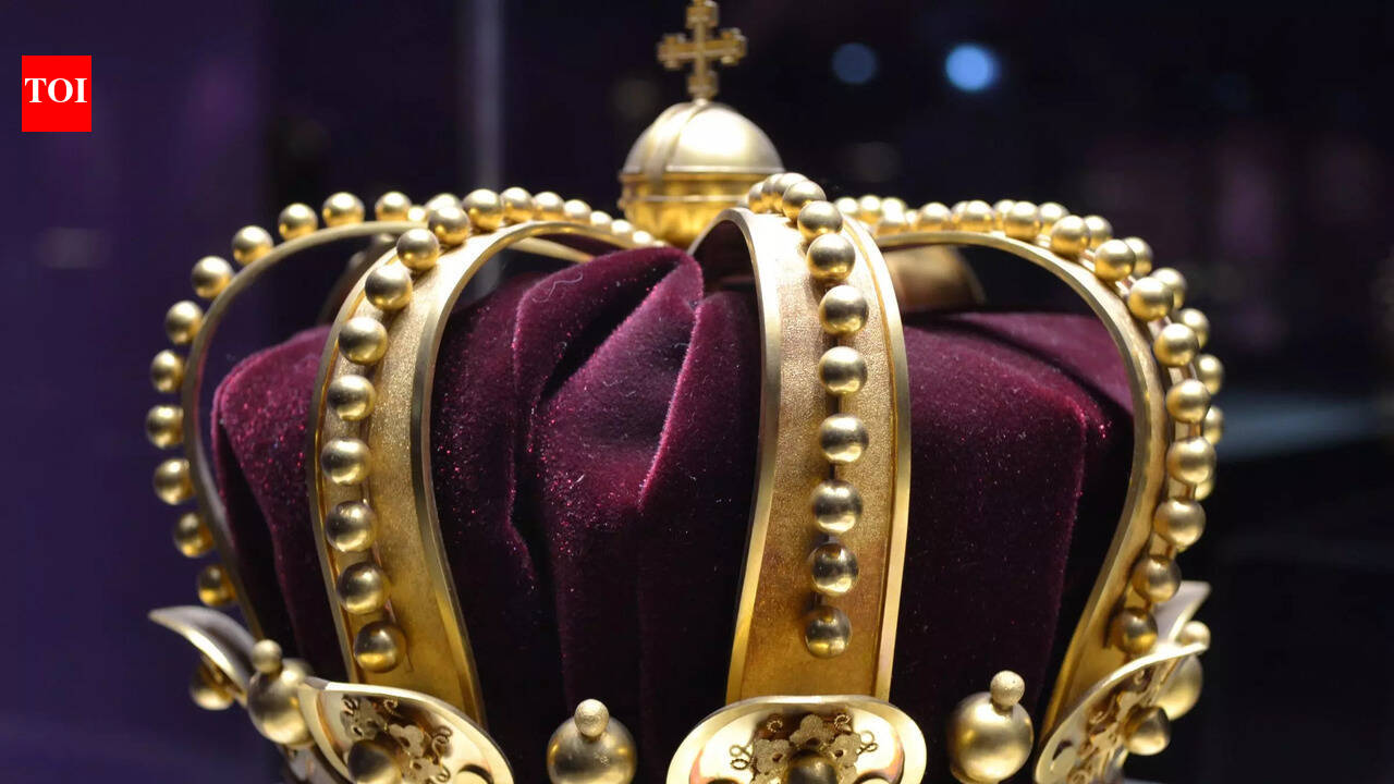 8 oldest crowns in the world