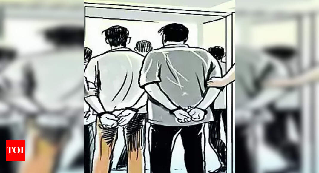 Robbery: 2 robbers held after chase & firing incident | Hyderabad News ...