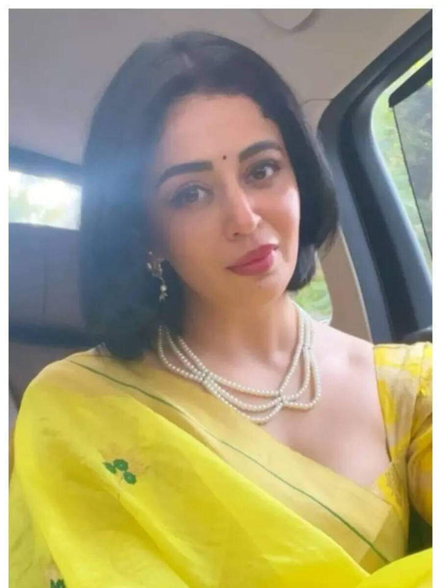 Marathi Actresses And Their Breathtaking Looks In Yellow | Times of India