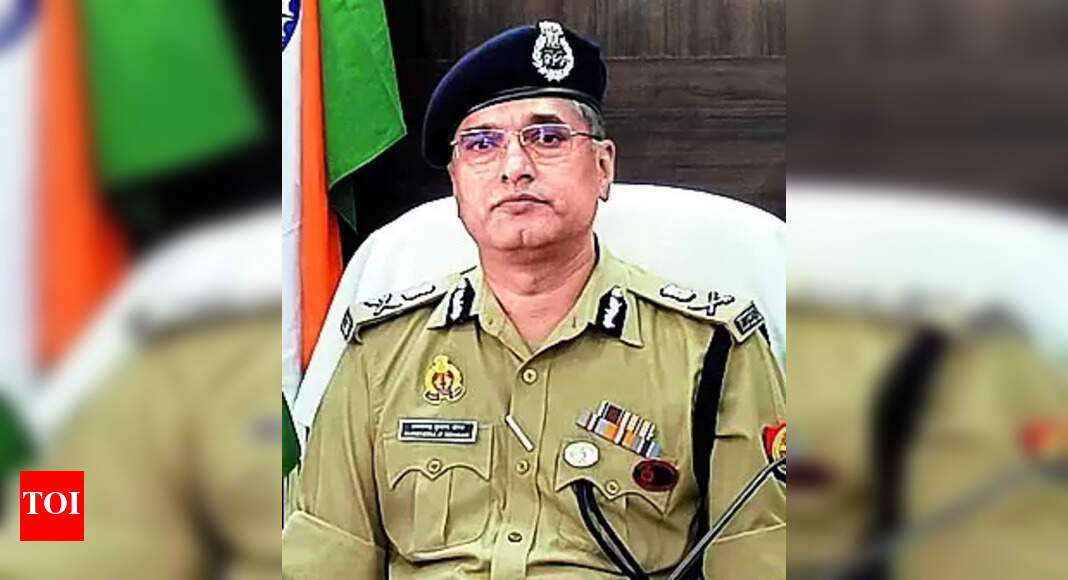 Lucknow's new CP Amarendra Kumar Sengar takes charge | Lucknow News - Times of India