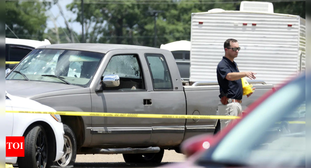 Arkansas nurse dies helping mass shooting victim - Times of India