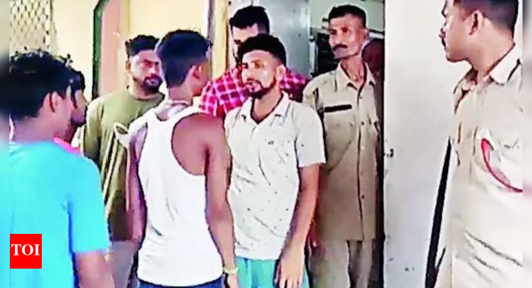 Cell phone ‘thief’ lynched in Assam town | Kolkata News - Times of India