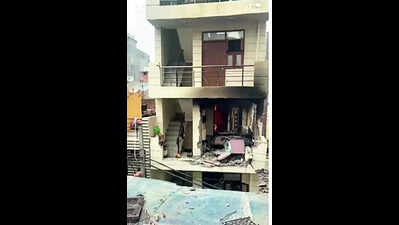 LPG Cylinder Blast: LPG Cylinder Blast Sparks Fire in Building, 3 ...