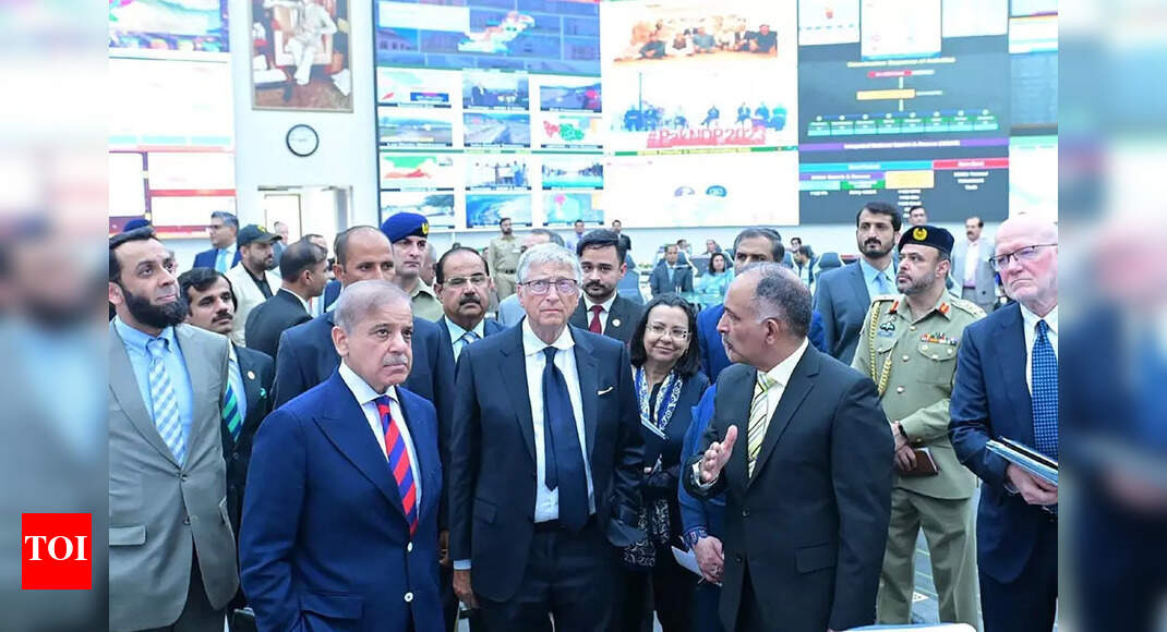 Bill Gates meets Pakistan prime minister and government leaders to ...