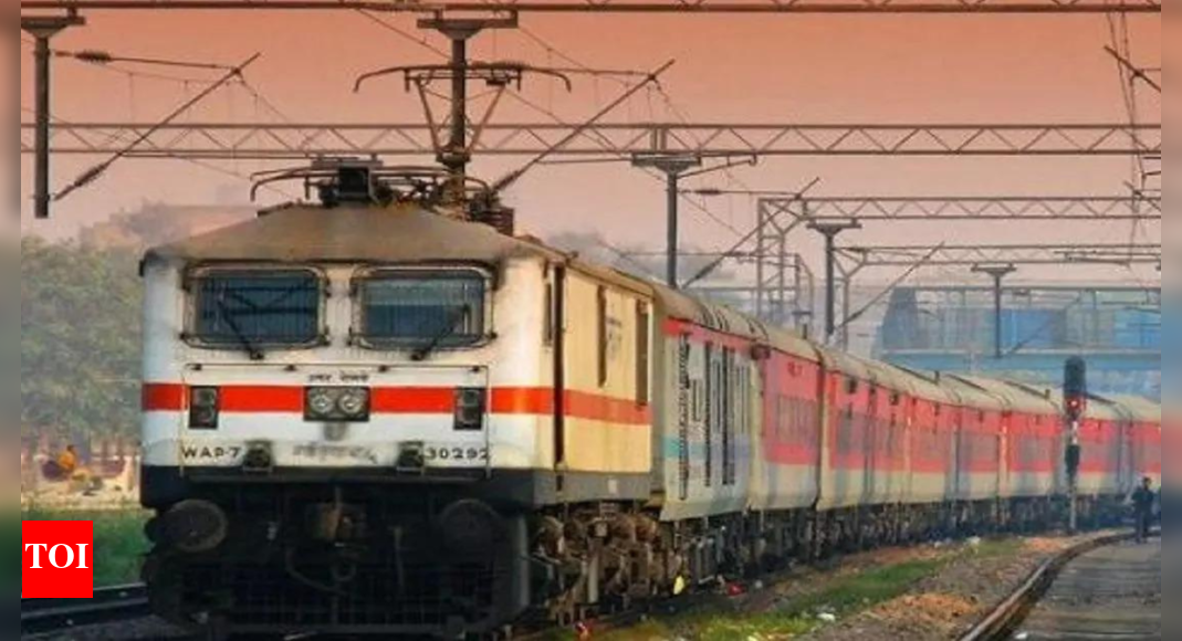 Fight over berths on Doon Express | Patna News - Times of India