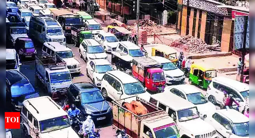 Traffic Jam: Massive Traffic Jam in Prayagraj-Lucknow Highway ...