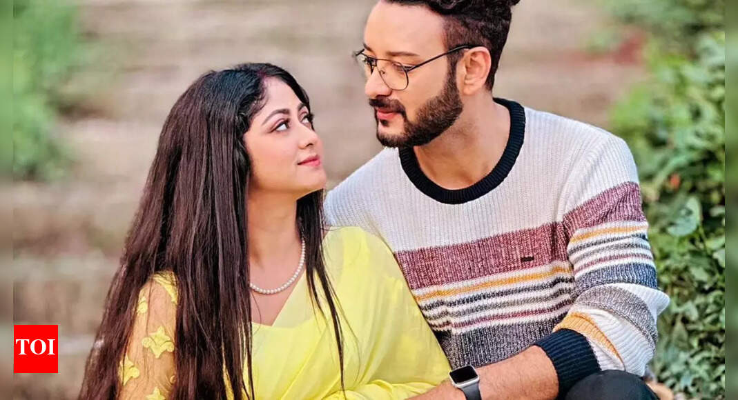 Susmita Dey’s growing closeness to ‘Kothha’ co-star Saheb Bhattacharya ...