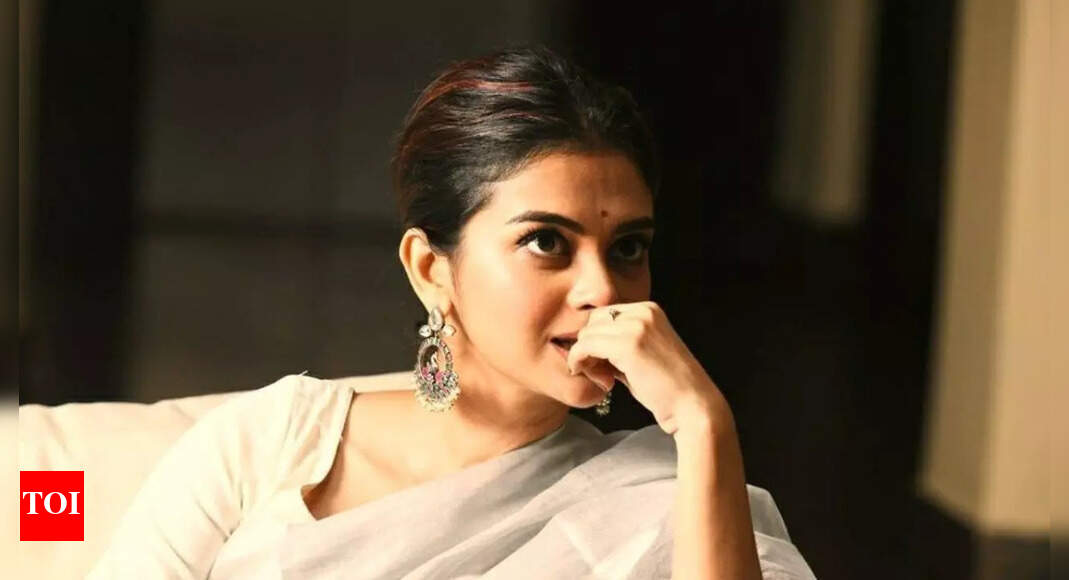 Solanki Roy is in a relationship with ‘Kabir Singh’ actor Soham Majumdar? The actress finally ...