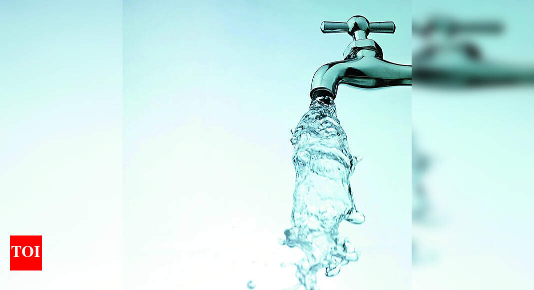 Water Supply: Shiv Sena MLA Dilip Lande Protests Lack of Water Supply ...