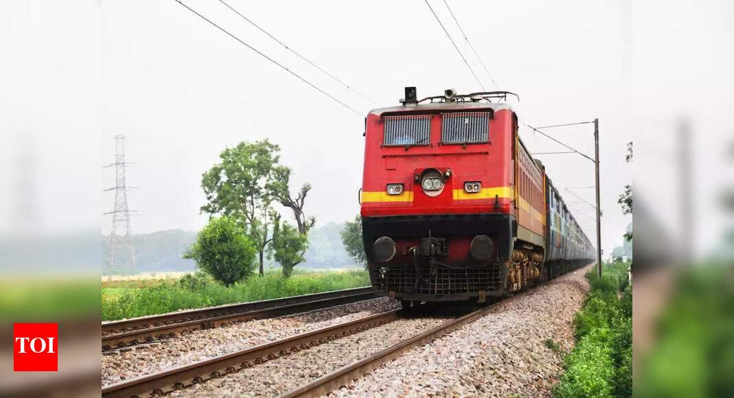 Engine, few coaches detach from Ernakulam-Tata Nagar Express in Kerala ...