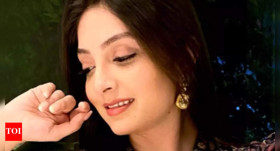 Celebs pour birthday wishes as Gujarati star Puja Joshi celebrates her ...