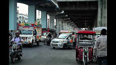 Traffic Chaos: Traffic Chaos at Rani Kamlapati Railway Station Causing ...