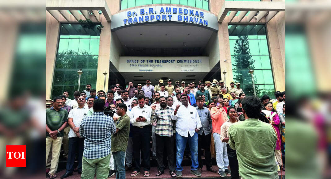 Attack: RTA employees condemn attack on chief, stage ‘pen down’ protest ...