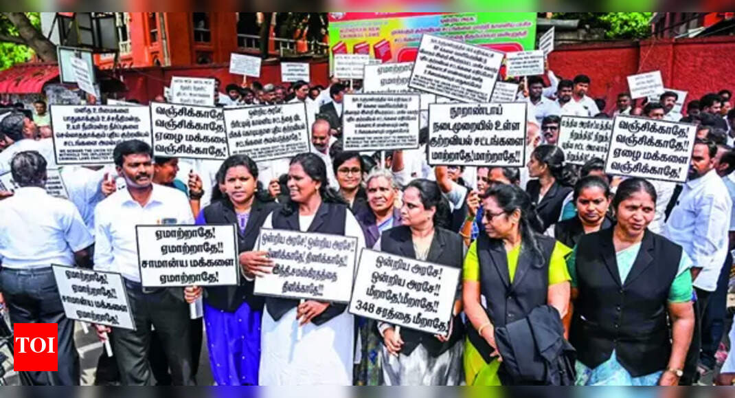 Advocates Protest: Advocates protest at HC seeking postponement of new ...