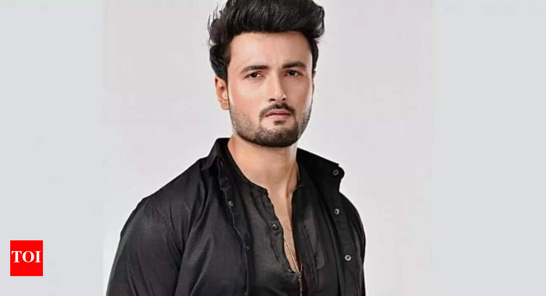 Sean Banerjee turns Barista in his make-up room - Times of India