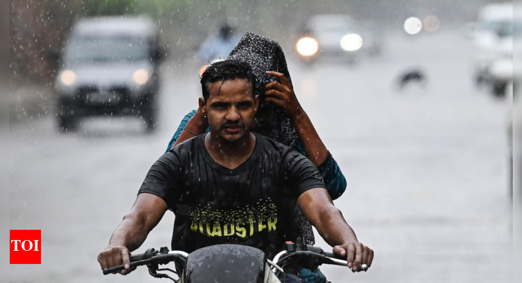 Monsoon: Monsoon arrives in Lucknow after 11-day delay | Lucknow News ...