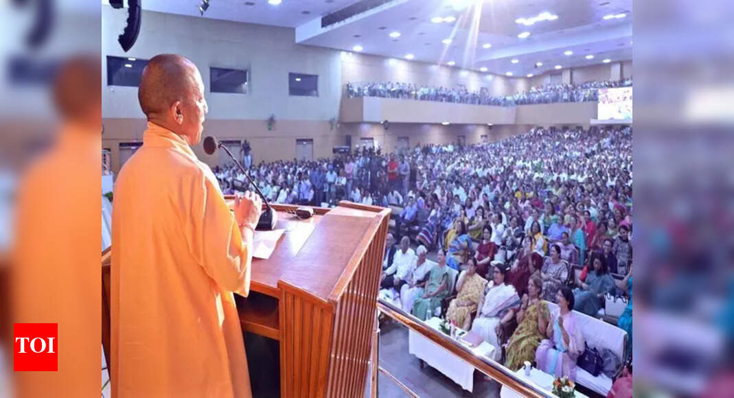 UP CM Yogi hears public grievances at Janta Darshan in Lucknow | India ...