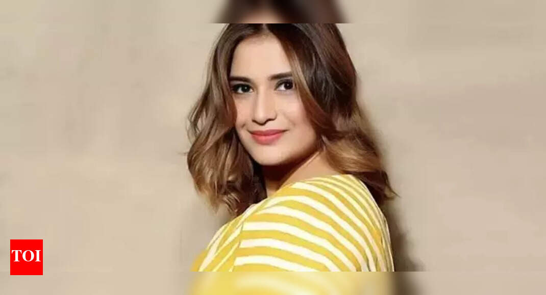Laughter Chefs: Arti Singh enjoys a fun-banter with ‘bhai Bhabhi ...