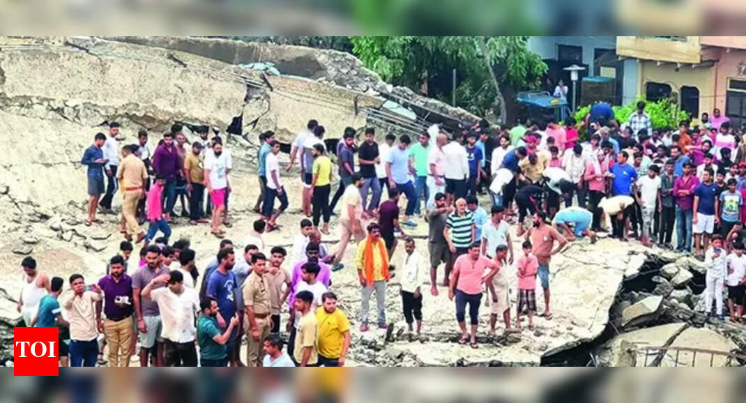 UP: Water tank built at a cost of Rs 6 crore collapses, 2 dead | Agra News - Times of India