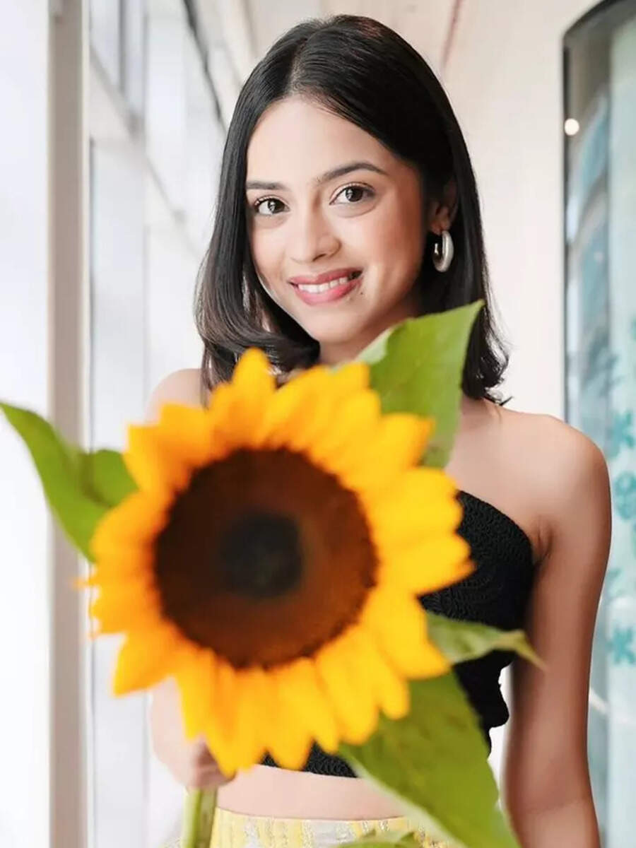 Nitanshi Goel rocks effortless chic | Times of India