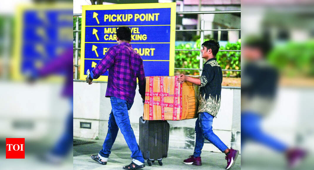 Gold Smuggling: Gold smuggling: Lens on 2 more shops at airport ...